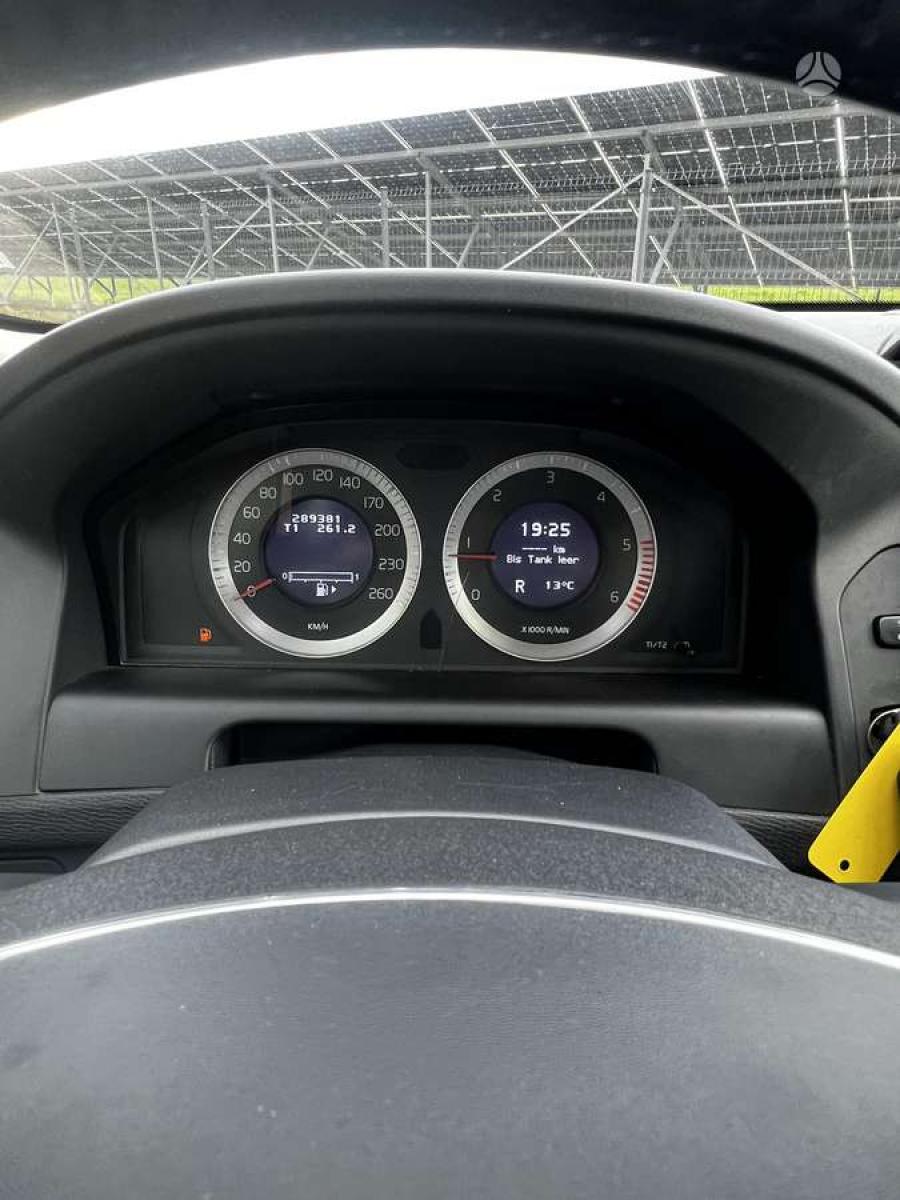 Pelēks Volvo XC60 2010 Pasvalys, ar dzinēja tilpumu 2.00 L un nobraukumu 289 tūkst. km par 6250 €, foto 20 vietnē AUTOMOTO.COM.LV