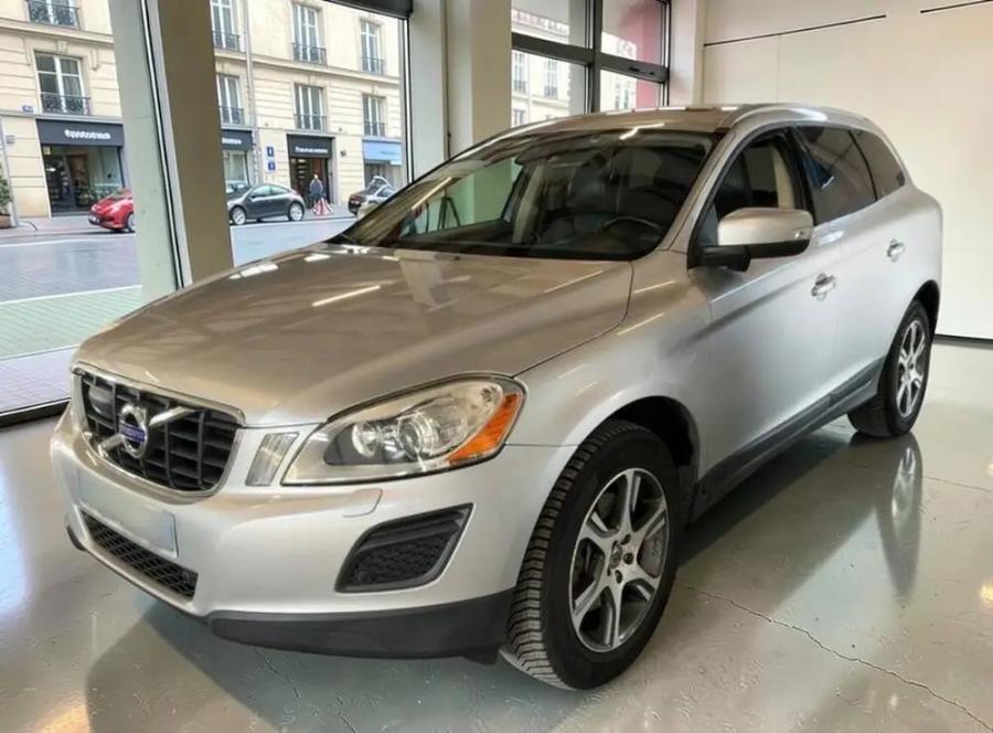 Pelēks Volvo XC60 2010 Jūrmala, ar dzinēja tilpumu 2.00 L un nobraukumu 246 tūkst. km par 9990 €, foto 1 vietnē AUTOMOTO.COM.LV