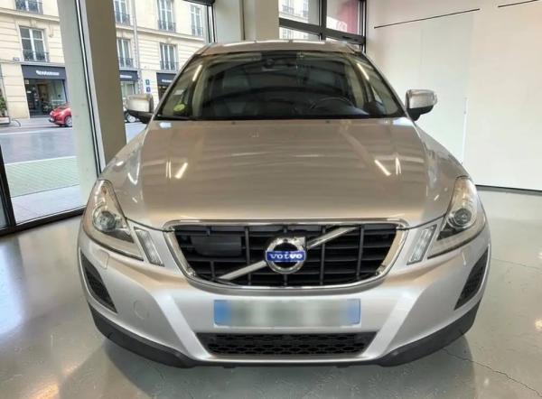 Grey Volvo XC60 2010 in Jurmala, with an engine capacity of 2.00 L and mileage of 246 thousand km for 9990 €, photo 2 on AUTOMOTO.COM.LV