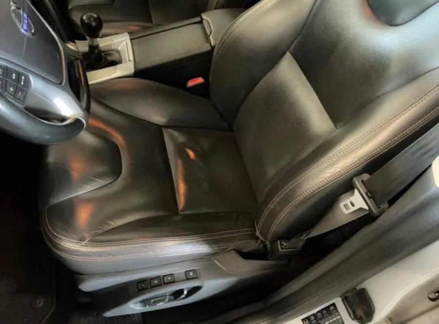 Pelēks Volvo XC60 2010 Jūrmala, ar dzinēja tilpumu 2.00 L un nobraukumu 246 tūkst. km par 9990 €, foto 8 vietnē AUTOMOTO.COM.LV