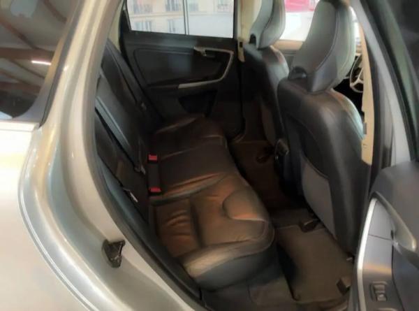 Grey Volvo XC60 2010 in Jurmala, with an engine capacity of 2.00 L and mileage of 246 thousand km for 9990 €, photo 10 on AUTOMOTO.COM.LV
