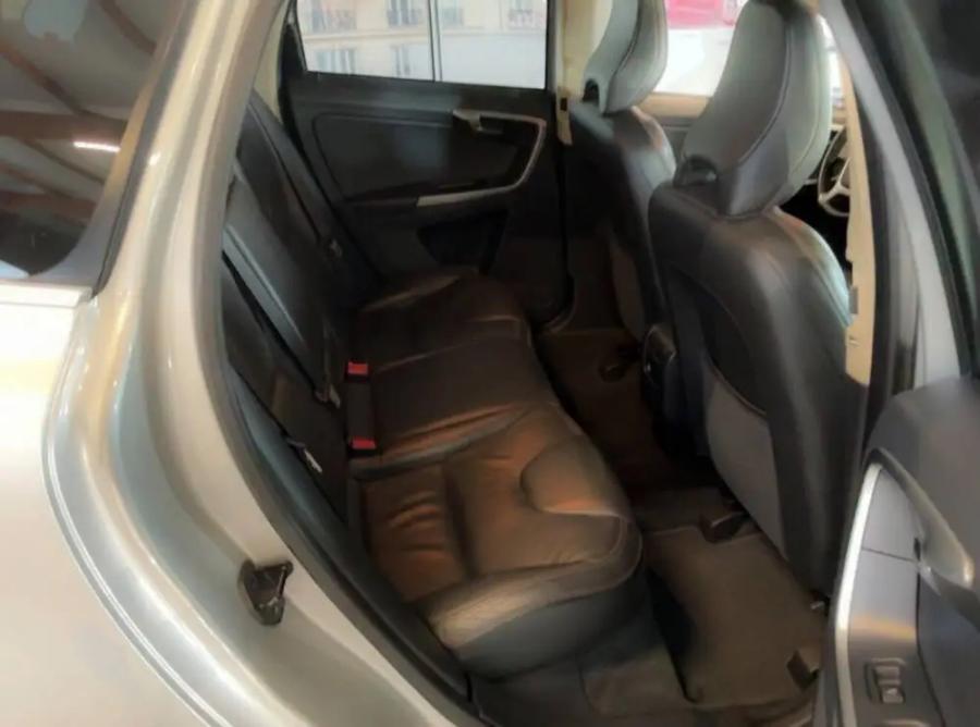 Pelēks Volvo XC60 2010 Jūrmala, ar dzinēja tilpumu 2.00 L un nobraukumu 246 tūkst. km par 9990 €, foto 11 vietnē AUTOMOTO.COM.LV