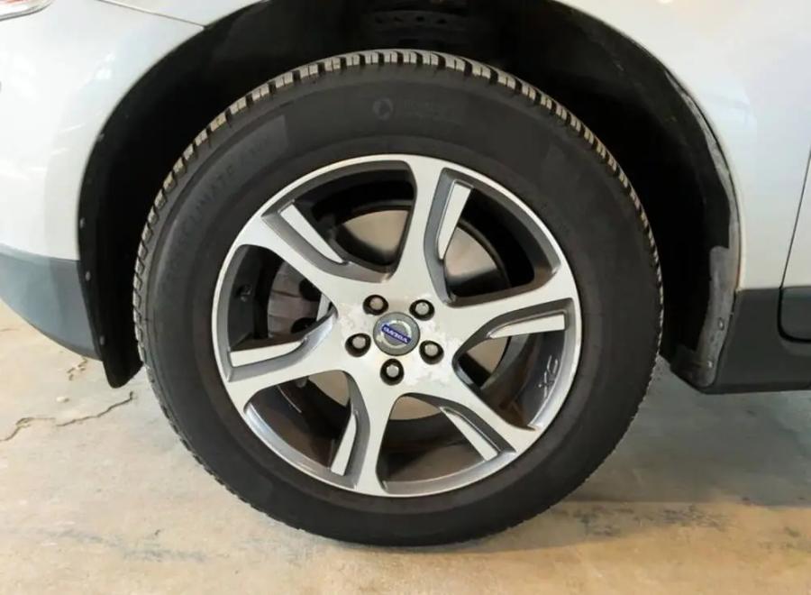 Pelēks Volvo XC60 2010 Jūrmala, ar dzinēja tilpumu 2.00 L un nobraukumu 246 tūkst. km par 9990 €, foto 20 vietnē AUTOMOTO.COM.LV