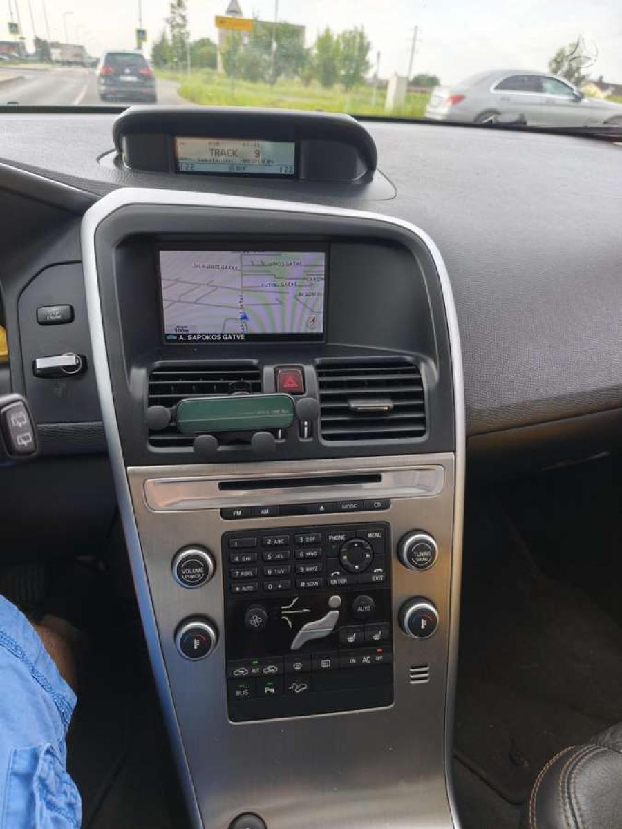 Pelēks Volvo XC60 2010 Kauņa, ar dzinēja tilpumu 2.95 L un nobraukumu 167 tūkst. km par 5600 €, foto 3 vietnē AUTOMOTO.COM.LV