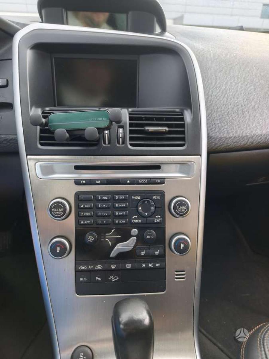 Pelēks Volvo XC60 2010 Kauņa, ar dzinēja tilpumu 2.95 L un nobraukumu 167 tūkst. km par 5600 €, foto 5 vietnē AUTOMOTO.COM.LV