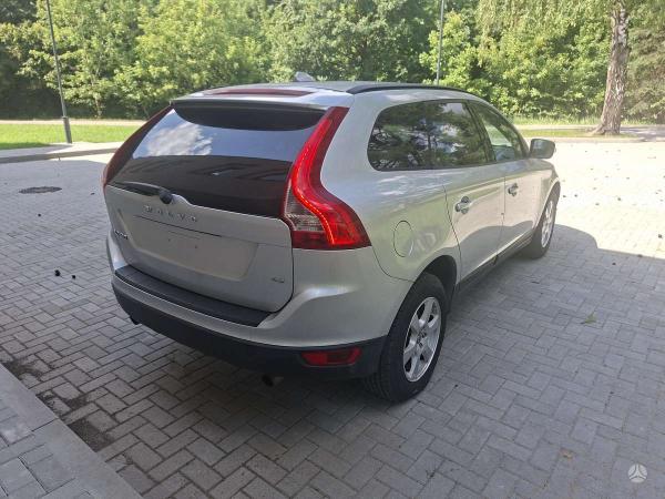 Pelēks Volvo XC60 2010 Prienai, ar dzinēja tilpumu 3.20 L un nobraukumu 270 tūkst. km par 5650 €, foto 3 vietnē AUTOMOTO.COM.LV