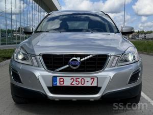 Grey Volvo XC60 2010 in Rezekne, with an engine capacity of 2.40 L and mileage of 268 thousand km for 7990 €, photo  on AUTOMOTO.COM.LV