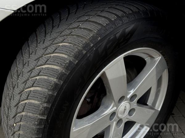 Grey Volvo XC60 2010 in Rezekne, with an engine capacity of 2.40 L and mileage of 268 thousand km for 7990 €, photo 9 on AUTOMOTO.COM.LV