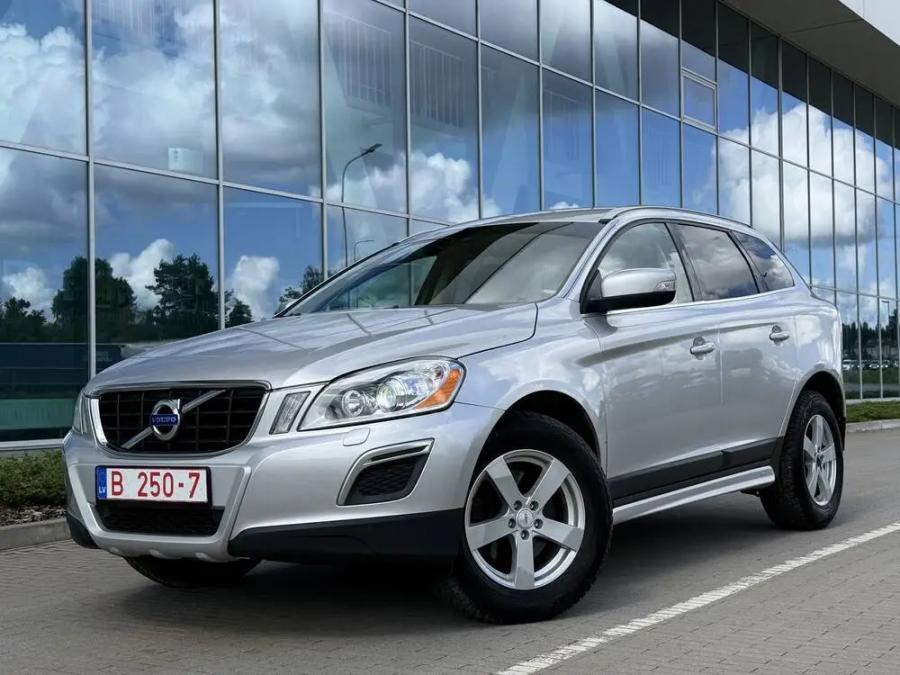 Grey Volvo XC60 2010 in Rezekne, with an engine capacity of 2.40 L and mileage of 268 thousand km for 7990 €, photo 3 on AUTOMOTO.COM.LV
