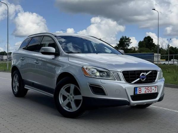 Grey Volvo XC60 2010 in Rezekne, with an engine capacity of 2.40 L and mileage of 268 thousand km for 7990 €, photo 3 on AUTOMOTO.COM.LV