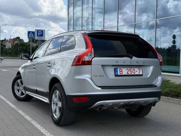 Grey Volvo XC60 2010 in Rezekne, with an engine capacity of 2.40 L and mileage of 268 thousand km for 7990 €, photo 4 on AUTOMOTO.COM.LV