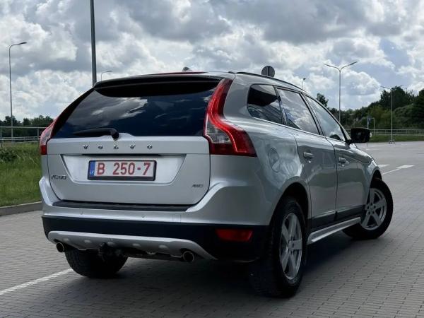 Grey Volvo XC60 2010 in Rezekne, with an engine capacity of 2.40 L and mileage of 268 thousand km for 7990 €, photo 5 on AUTOMOTO.COM.LV