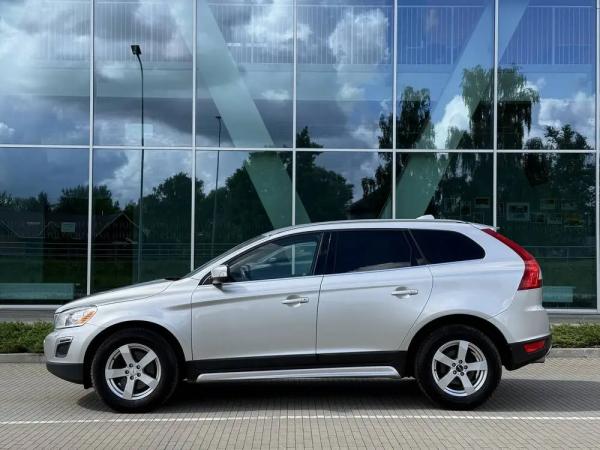 Grey Volvo XC60 2010 in Rezekne, with an engine capacity of 2.40 L and mileage of 268 thousand km for 7990 €, photo 6 on AUTOMOTO.COM.LV