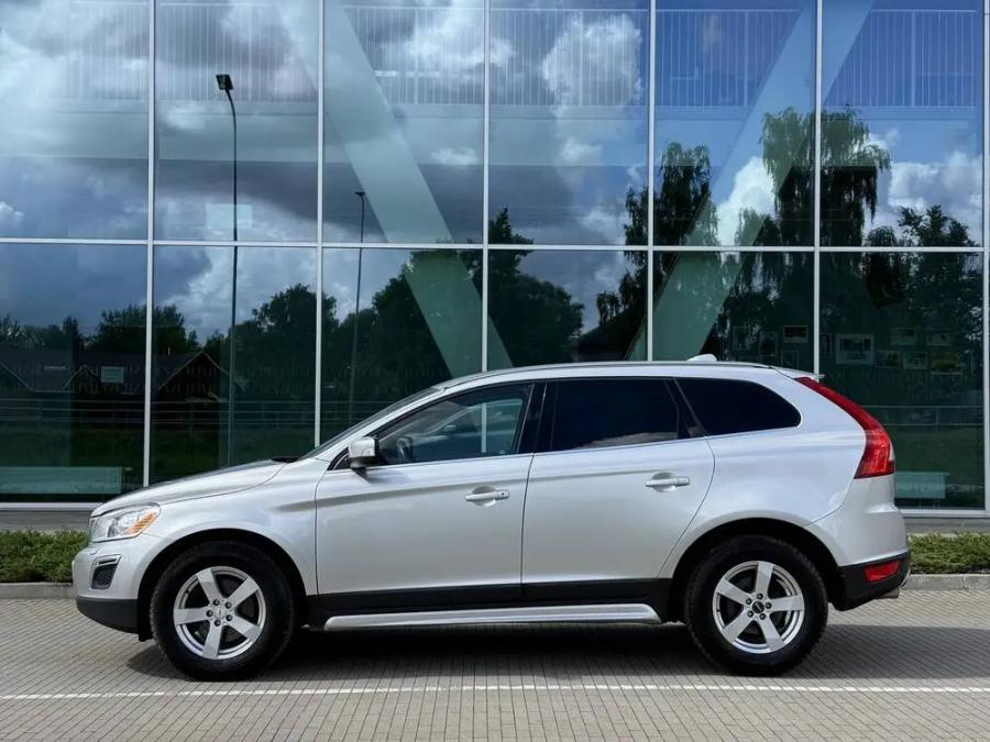 Grey Volvo XC60 2010 in Rezekne, with an engine capacity of 2.40 L and mileage of 268 thousand km for 7990 €, photo 7 on AUTOMOTO.COM.LV