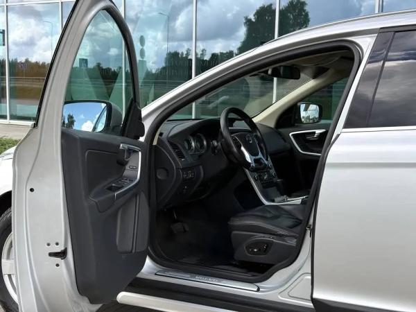 Grey Volvo XC60 2010 in Rezekne, with an engine capacity of 2.40 L and mileage of 268 thousand km for 7990 €, photo 10 on AUTOMOTO.COM.LV