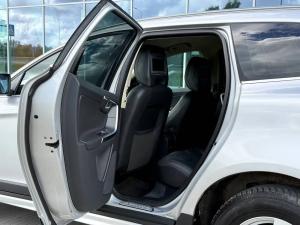 Grey Volvo XC60 2010 in Rezekne, with an engine capacity of 2.40 L and mileage of 268 thousand km for 7990 €, photo 12 on AUTOMOTO.COM.LV