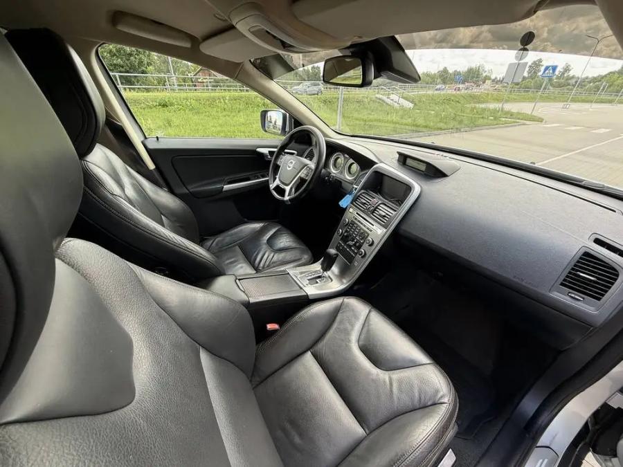 Grey Volvo XC60 2010 in Rezekne, with an engine capacity of 2.40 L and mileage of 268 thousand km for 7990 €, photo 13 on AUTOMOTO.COM.LV