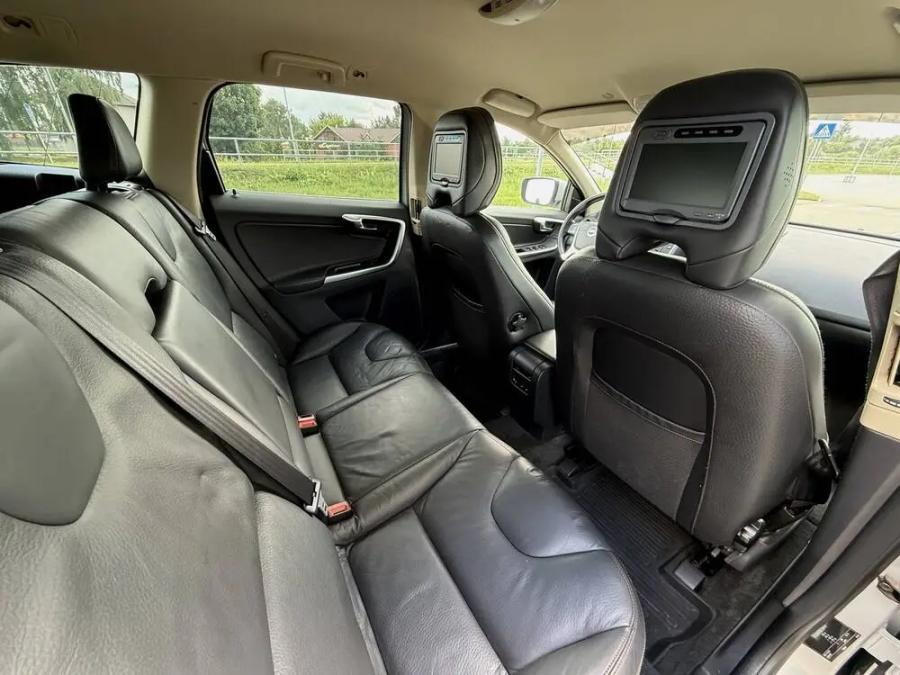 Grey Volvo XC60 2010 in Rezekne, with an engine capacity of 2.40 L and mileage of 268 thousand km for 7990 €, photo 14 on AUTOMOTO.COM.LV