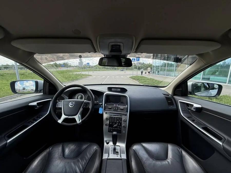 Grey Volvo XC60 2010 in Rezekne, with an engine capacity of 2.40 L and mileage of 268 thousand km for 7990 €, photo 15 on AUTOMOTO.COM.LV
