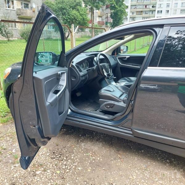 Grey Volvo XC60 2010 in Riga, with an engine capacity of 2.40 L and mileage of 333 thousand km for 8550 €, photo 7 on AUTOMOTO.COM.LV