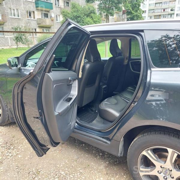 Grey Volvo XC60 2010 in Riga, with an engine capacity of 2.40 L and mileage of 333 thousand km for 8550 €, photo 8 on AUTOMOTO.COM.LV