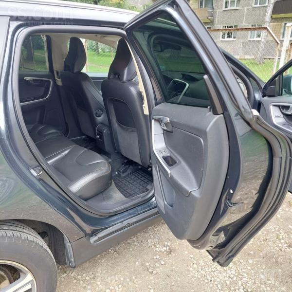 Grey Volvo XC60 2010 in Riga, with an engine capacity of 2.40 L and mileage of 333 thousand km for 8550 €, photo 9 on AUTOMOTO.COM.LV