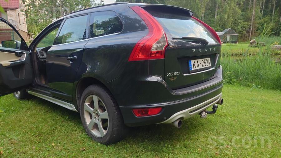 Pelēks Volvo XC60 2010 Preiļi, ar dzinēja tilpumu 2.40 L un nobraukumu 339 tūkst. km par 8500 €, foto 5 vietnē AUTOMOTO.COM.LV