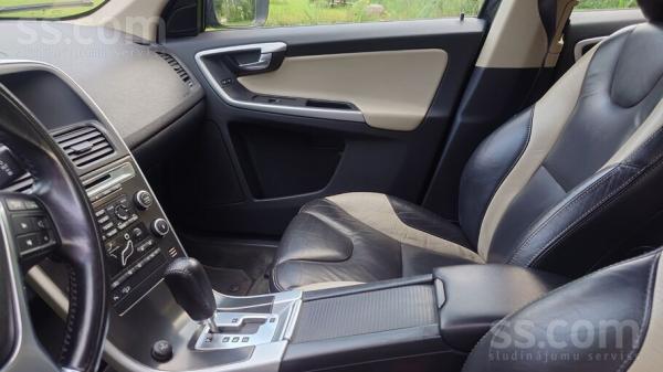 Pelēks Volvo XC60 2010 Preiļi, ar dzinēja tilpumu 2.40 L un nobraukumu 339 tūkst. km par 8500 €, foto 7 vietnē AUTOMOTO.COM.LV