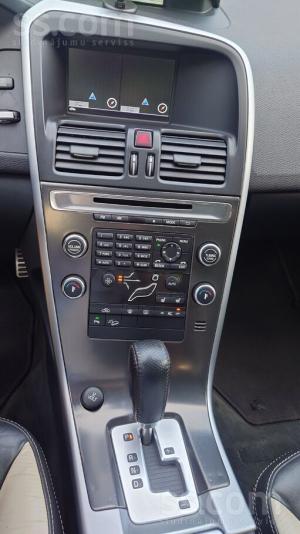 Pelēks Volvo XC60 2010 Preiļi, ar dzinēja tilpumu 2.40 L un nobraukumu 339 tūkst. km par 8500 €, foto 9 vietnē AUTOMOTO.COM.LV