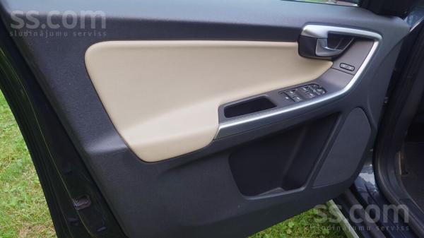 Pelēks Volvo XC60 2010 Preiļi, ar dzinēja tilpumu 2.40 L un nobraukumu 339 tūkst. km par 8500 €, foto 10 vietnē AUTOMOTO.COM.LV