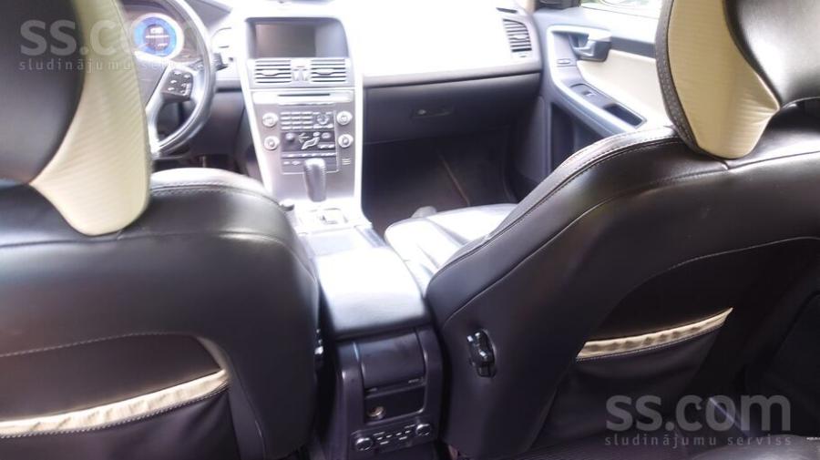 Pelēks Volvo XC60 2010 Preiļi, ar dzinēja tilpumu 2.40 L un nobraukumu 339 tūkst. km par 8500 €, foto 15 vietnē AUTOMOTO.COM.LV