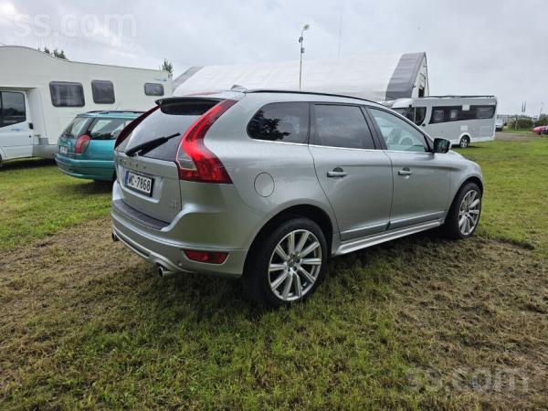 Grey Volvo XC60 2010 in Jelgava, with an engine capacity of 2.40 L and mileage of 299 thousand km for 6800 €, photo 3 on AUTOMOTO.COM.LV