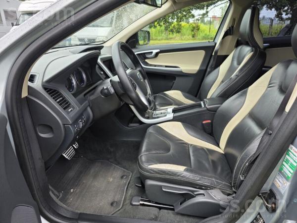 Grey Volvo XC60 2010 in Jelgava, with an engine capacity of 2.40 L and mileage of 299 thousand km for 6800 €, photo 4 on AUTOMOTO.COM.LV