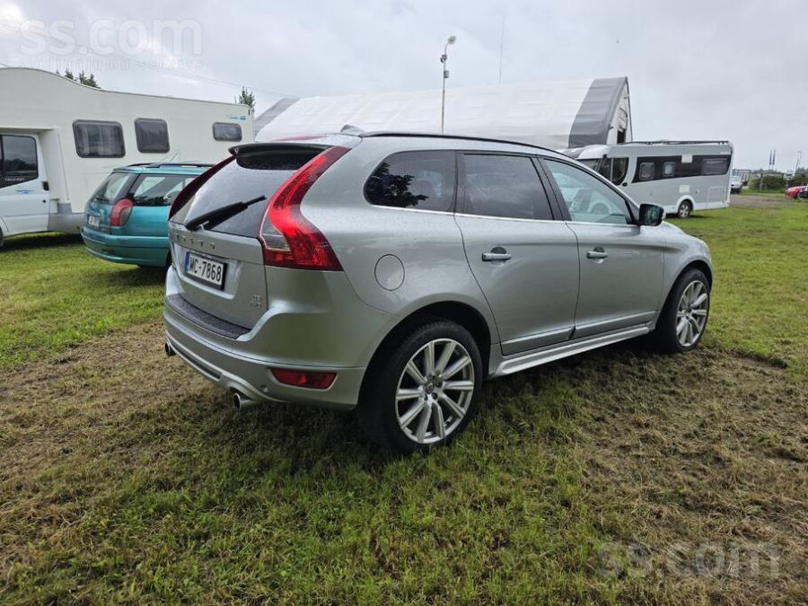 Pelēks Volvo XC60 2010 Jelgava, ar dzinēja tilpumu 2.40 L un nobraukumu 299 tūkst. km par 6800 €, foto 4 vietnē AUTOMOTO.COM.LV