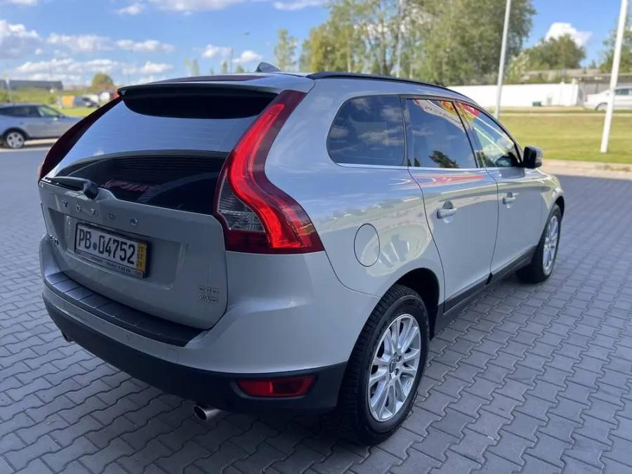 Grey Volvo XC60 2010 in Jekabpils, with an engine capacity of 2.40 L and mileage of 236 thousand km for 8400 €, photo 7 on AUTOMOTO.COM.LV