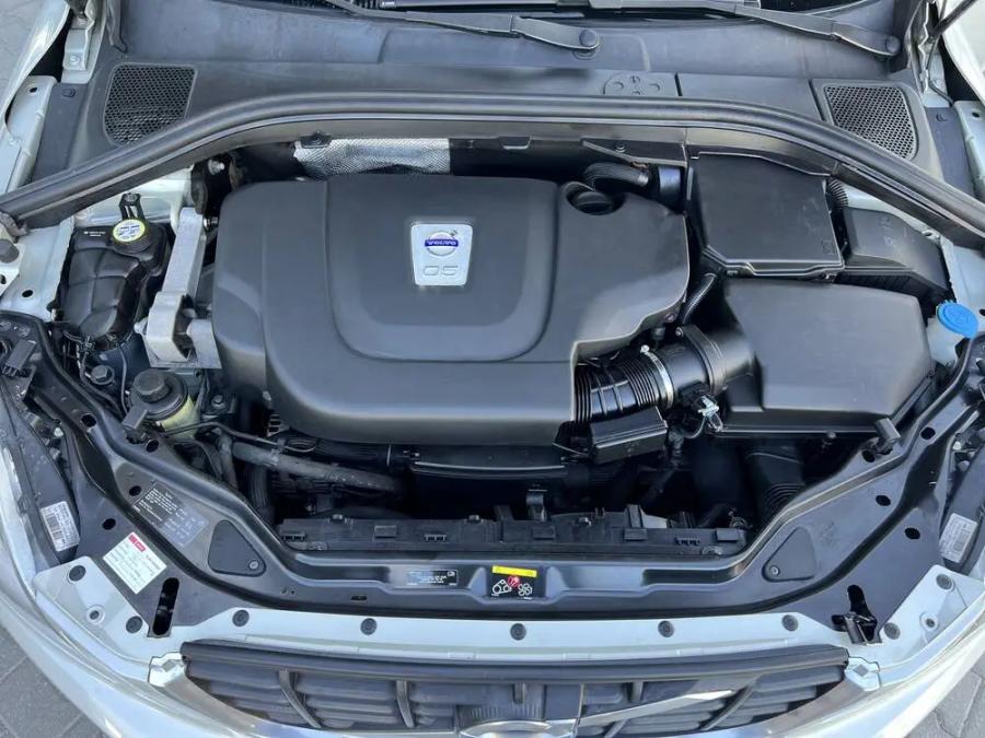 Grey Volvo XC60 2010 in Jekabpils, with an engine capacity of 2.40 L and mileage of 236 thousand km for 8400 €, photo 14 on AUTOMOTO.COM.LV