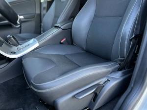Grey Volvo XC60 2010 in Jekabpils, with an engine capacity of 2.40 L and mileage of 236 thousand km for 8400 €, photo 16 on AUTOMOTO.COM.LV