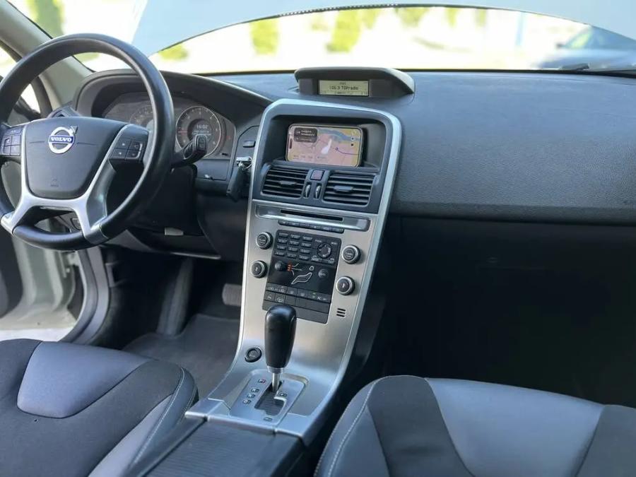 Grey Volvo XC60 2010 in Jekabpils, with an engine capacity of 2.40 L and mileage of 236 thousand km for 8400 €, photo 22 on AUTOMOTO.COM.LV