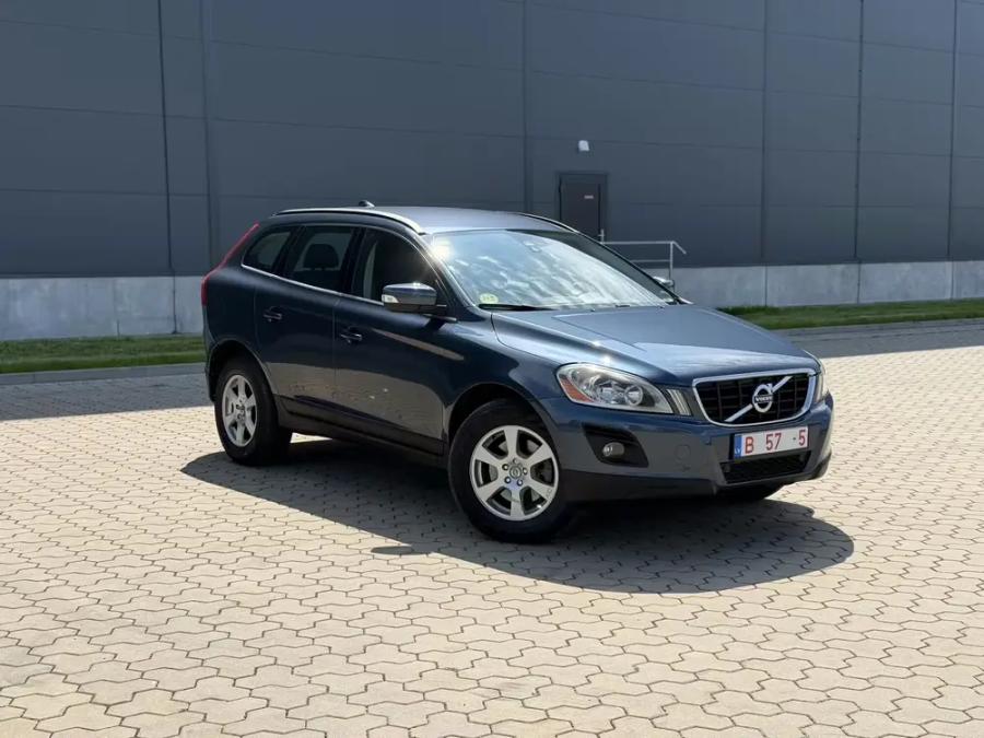 Pelēks Volvo XC60 2010 Rīga, ar dzinēja tilpumu 2.40 L un nobraukumu 239 tūkst. km par 4500 €, foto 3 vietnē AUTOMOTO.COM.LV