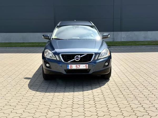 Pelēks Volvo XC60 2010 Rīga, ar dzinēja tilpumu 2.40 L un nobraukumu 239 tūkst. km par 4500 €, foto 3 vietnē AUTOMOTO.COM.LV