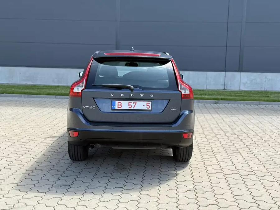 Pelēks Volvo XC60 2010 Rīga, ar dzinēja tilpumu 2.40 L un nobraukumu 239 tūkst. km par 4500 €, foto 6 vietnē AUTOMOTO.COM.LV