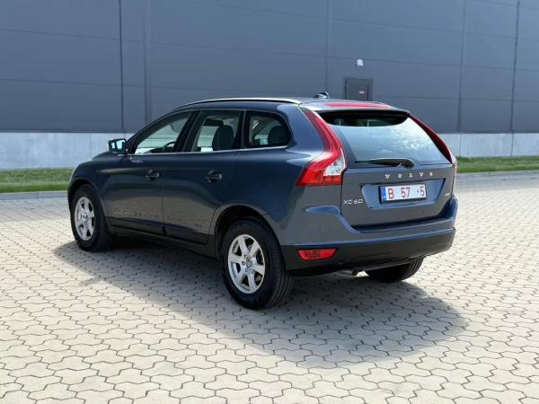 Pelēks Volvo XC60 2010 Rīga, ar dzinēja tilpumu 2.40 L un nobraukumu 239 tūkst. km par 4500 €, foto 6 vietnē AUTOMOTO.COM.LV