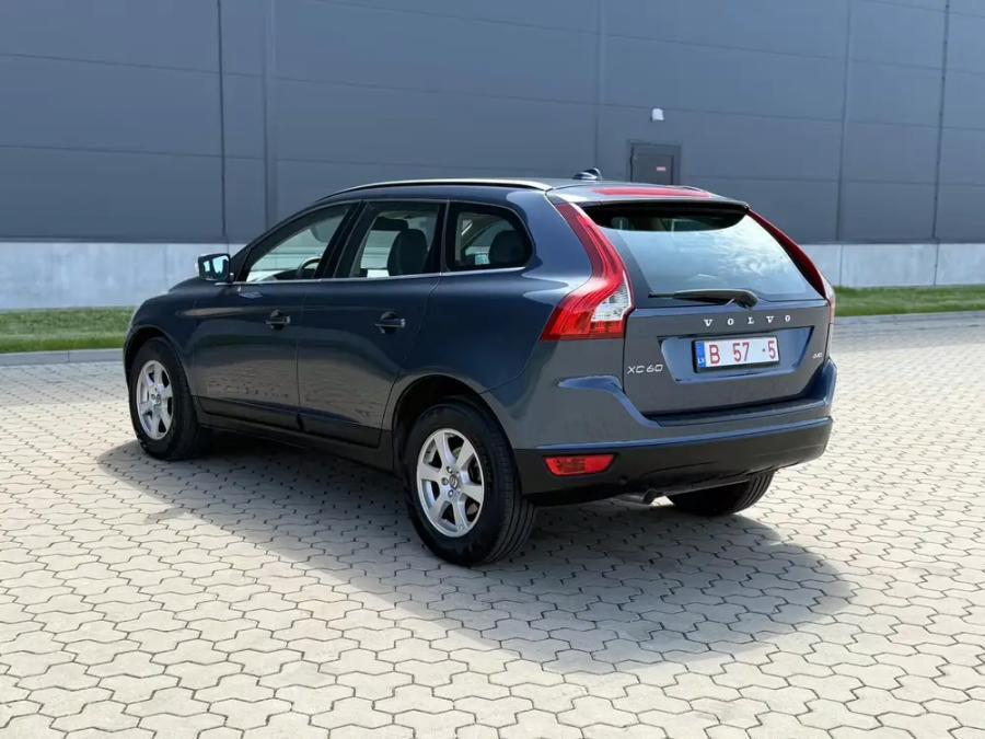 Pelēks Volvo XC60 2010 Rīga, ar dzinēja tilpumu 2.40 L un nobraukumu 239 tūkst. km par 4500 €, foto 7 vietnē AUTOMOTO.COM.LV