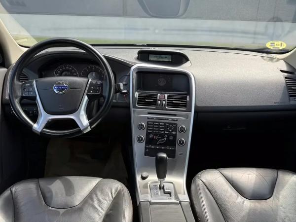 Pelēks Volvo XC60 2010 Rīga, ar dzinēja tilpumu 2.40 L un nobraukumu 239 tūkst. km par 4500 €, foto 7 vietnē AUTOMOTO.COM.LV