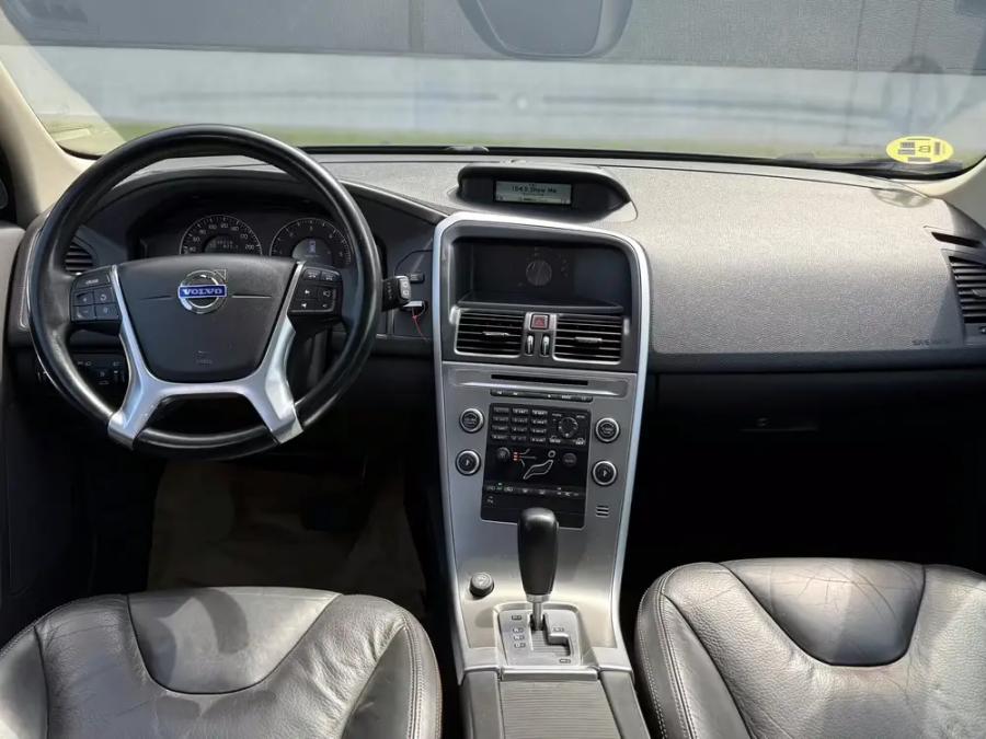 Pelēks Volvo XC60 2010 Rīga, ar dzinēja tilpumu 2.40 L un nobraukumu 239 tūkst. km par 4500 €, foto 8 vietnē AUTOMOTO.COM.LV