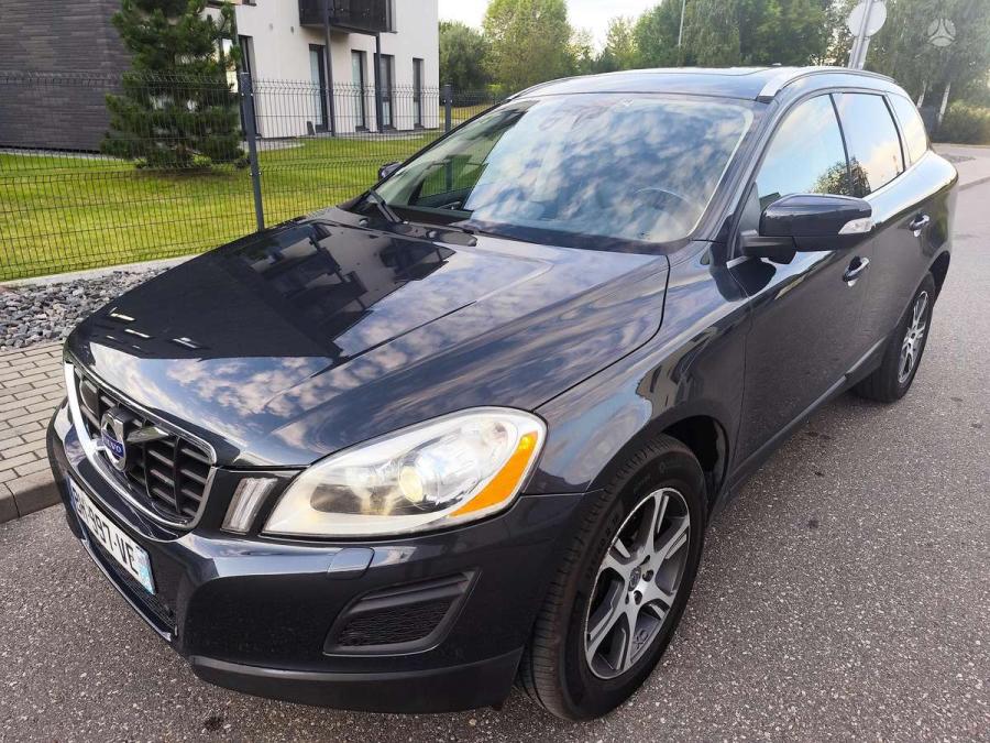 Pelēks Volvo XC60 2010 Kauņa, ar dzinēja tilpumu 2.00 L un nobraukumu 260 tūkst. km par 6999 €, foto 1 vietnē AUTOMOTO.COM.LV