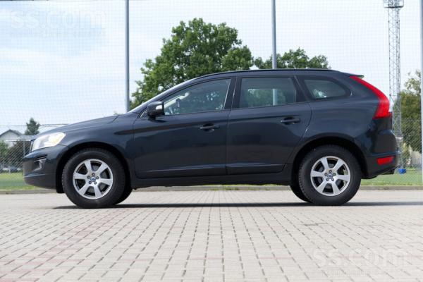 Grey Volvo XC60 2010 in Valmiera, with an engine capacity of 2.40 L and mileage of 313 thousand km for 6200 €, photo 4 on AUTOMOTO.COM.LV