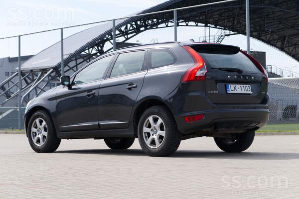 Grey Volvo XC60 2010 in Valmiera, with an engine capacity of 2.40 L and mileage of 313 thousand km for 6200 €, photo 5 on AUTOMOTO.COM.LV