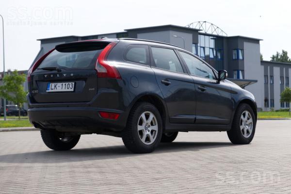 Grey Volvo XC60 2010 in Valmiera, with an engine capacity of 2.40 L and mileage of 313 thousand km for 6200 €, photo 7 on AUTOMOTO.COM.LV