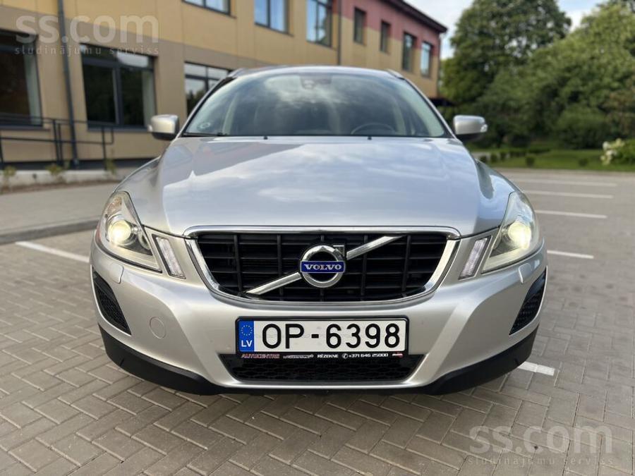 Pelēks Volvo XC60 2010 Rēzekne, ar dzinēja tilpumu 2.40 L un nobraukumu 325 tūkst. km par 7650 €, foto 1 vietnē AUTOMOTO.COM.LV